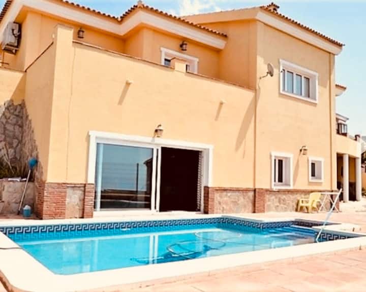 Familie-appartement Met Zwembad En 180* Zeezicht - Benalmádena