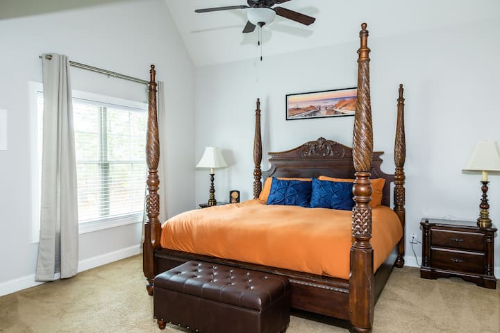 Eclectic Gameday Getaway - 3br Auburn Townhouse - Auburn, AL