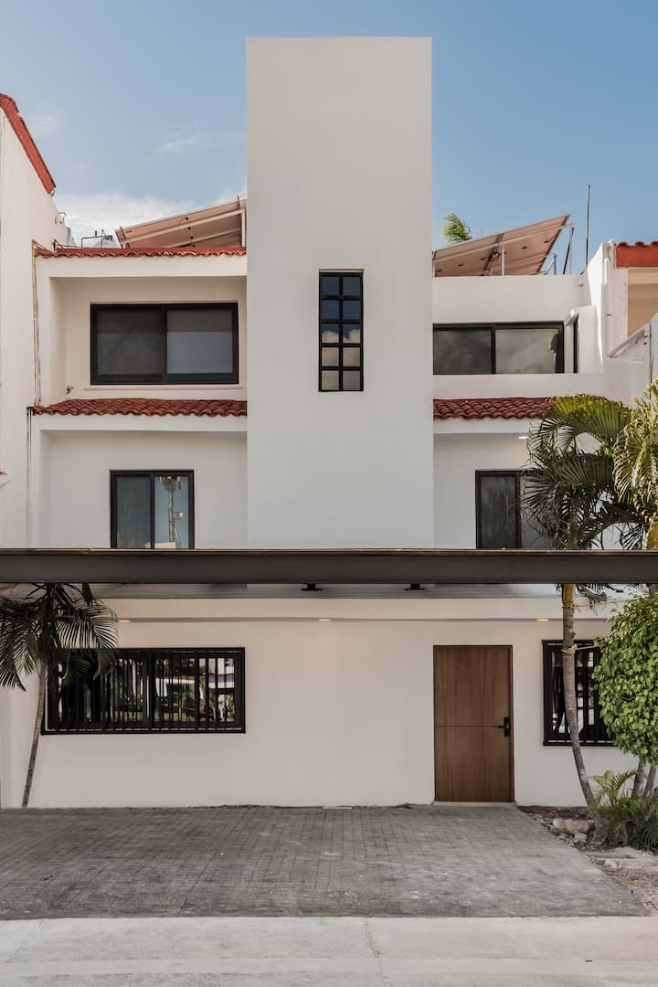 Brand New. Modern 4-bedroom House (Zona Hotelera) - Cancún