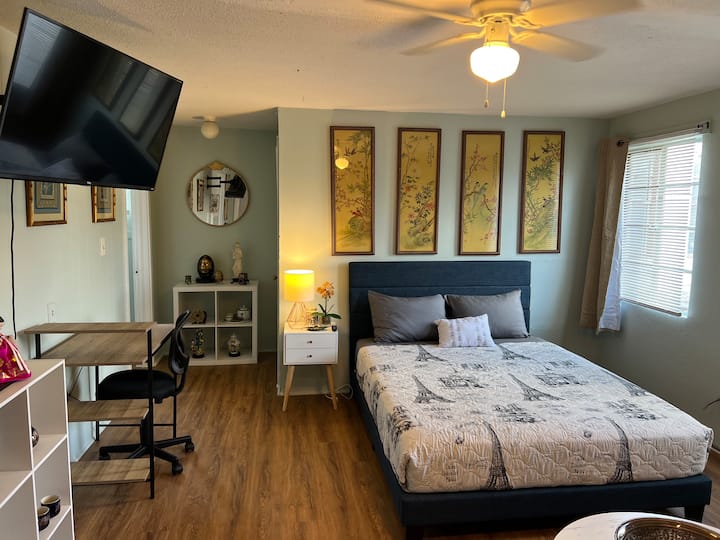 Vintage Studio Apt 2f, Valdosta Retreat - Valdosta, GA