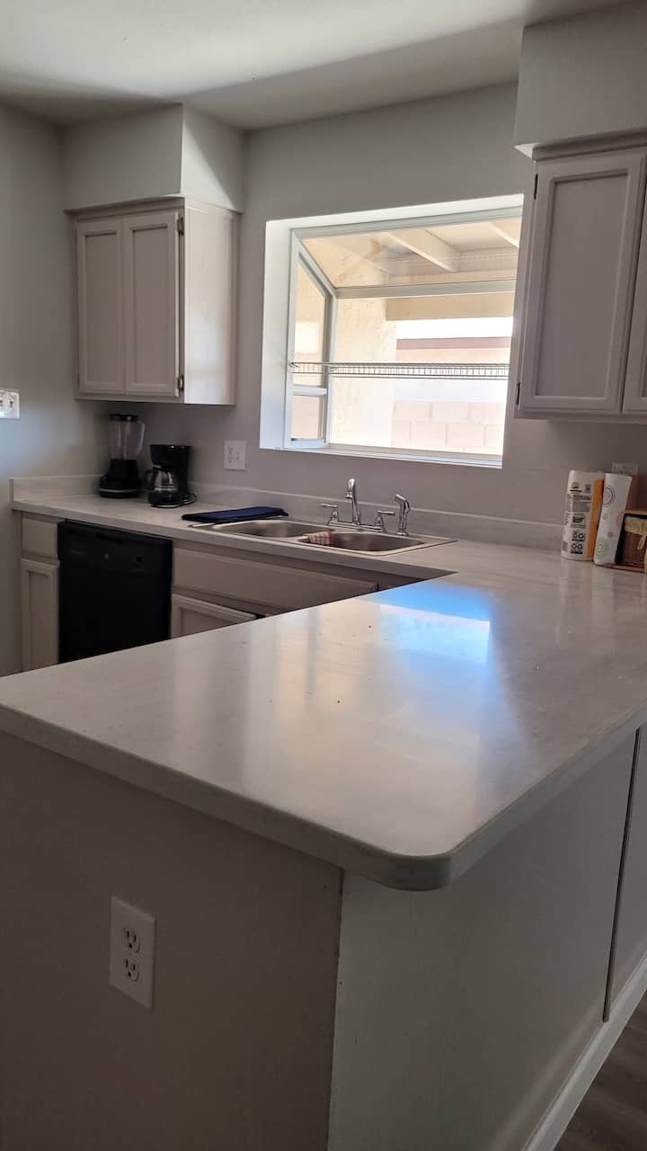 My Wonderful 3 Bedroom House. With Free Parking - Yuma, AZ