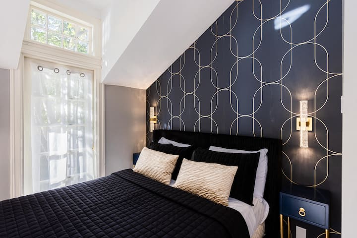 Boho Manor Resort - River View Room 20 - Guerneville, CA