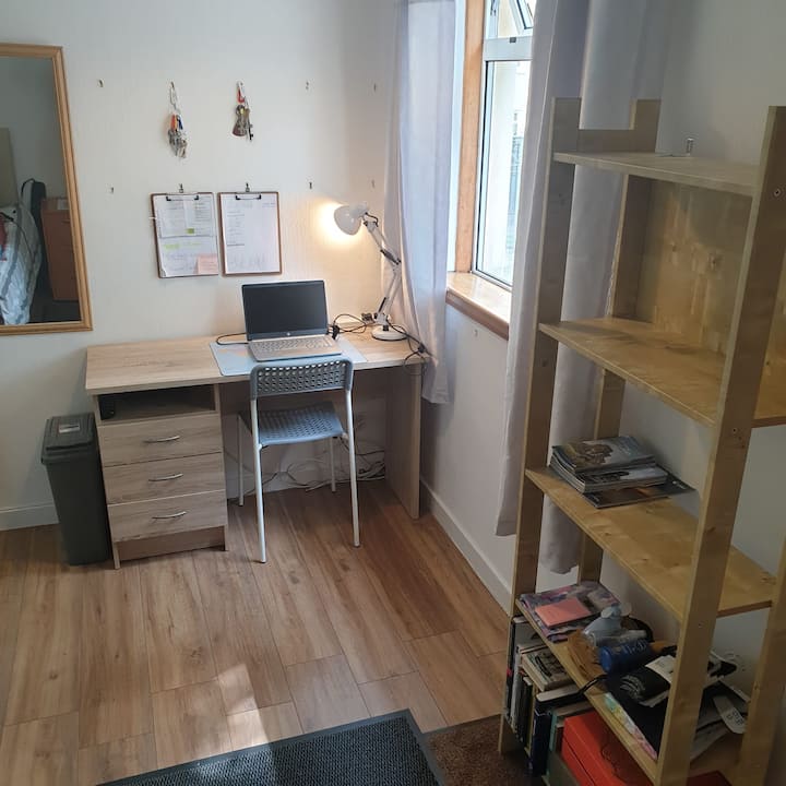 7lb Budget Room. For Short And Long Term Discount - Glasgow