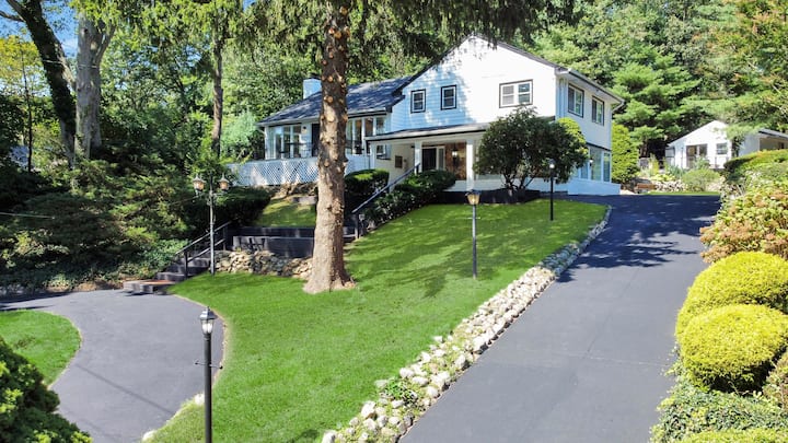 Modern Farm House ! Entertainers Dream 4000 Sqft - Huntington, NY