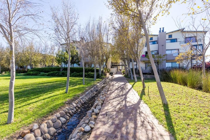 Modern, Comfortable Apt, Perfect Location! - Somerset West