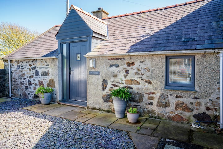 Cosy Cottage In Rural Location - Gwynedd