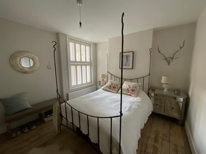 Stylish & Spacious, 2 Bed Garden Flat In Fulham - Fulham