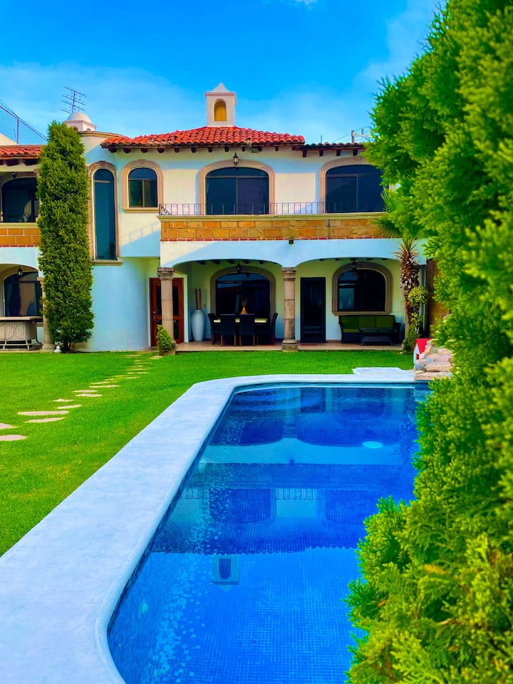 Residencia Llena De Vida Con Piscina! - Cuernavaca