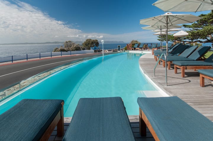 Wood Fired Hot Tub Room - Including Breakfast - Hermanus