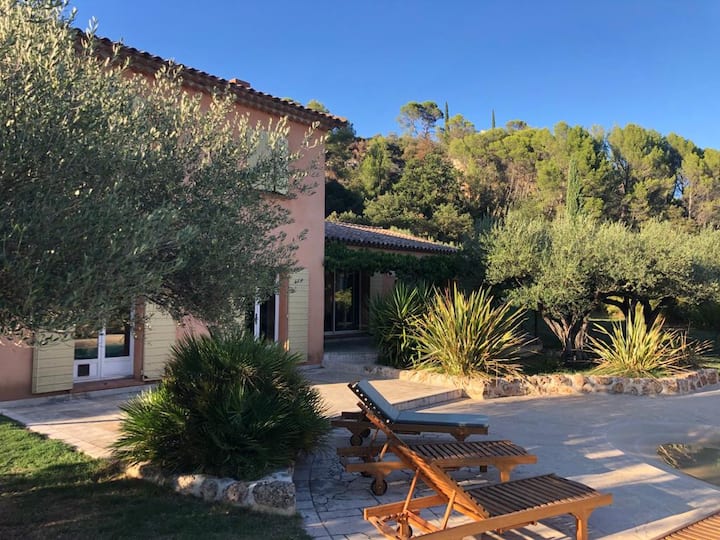 Salernes, Belle Villa De 170m2 Avec Piscine - Aups