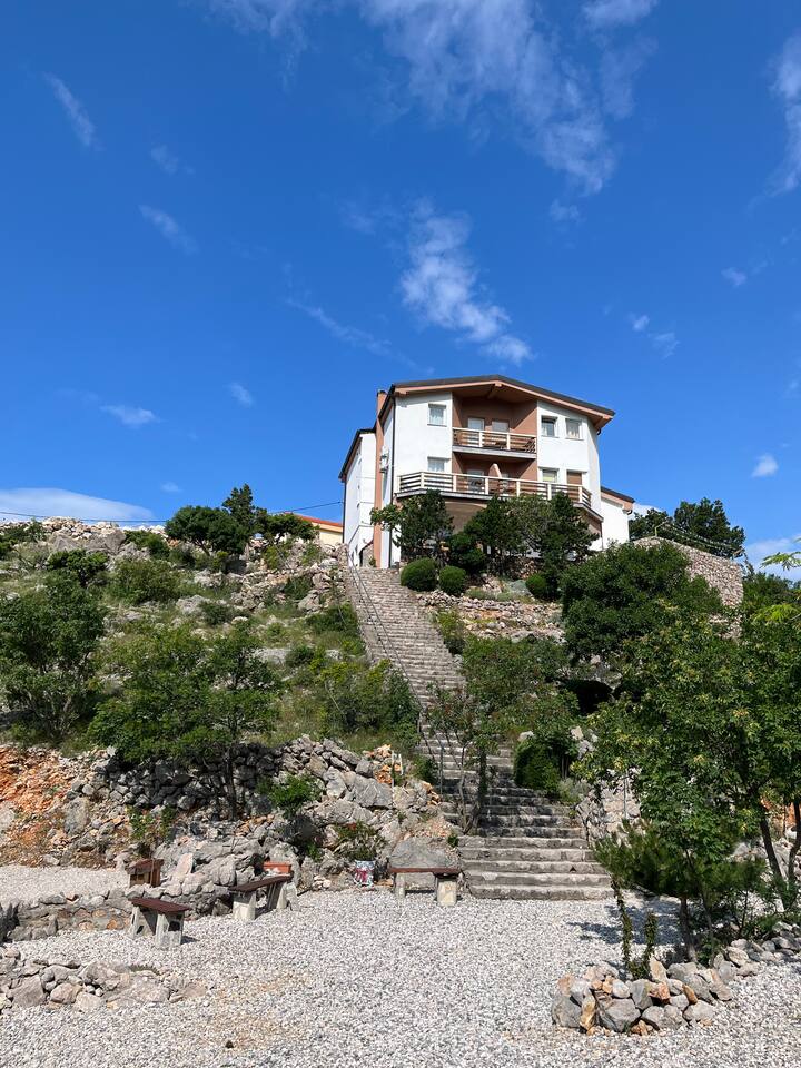 Apartments Japuncic A2 - Karlobag