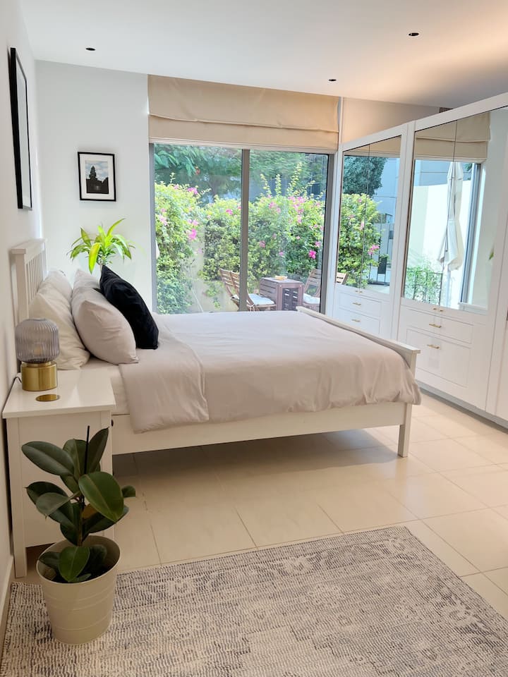 Private Terraced Flat With Burj Khalifa View - Dubai