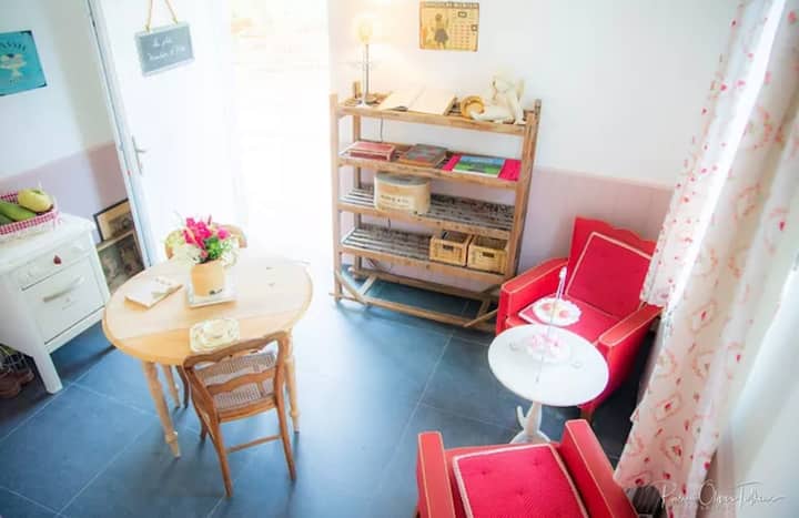 ÉLégante Maisonnette De Poupée.


​ - Villers-la-Ville