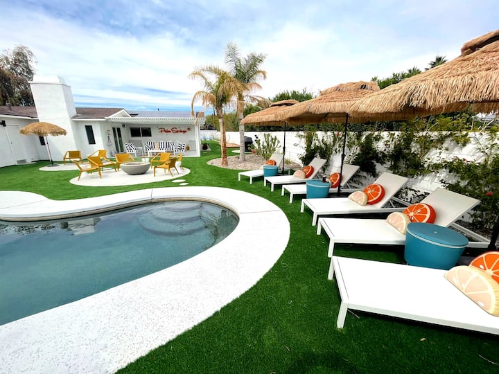 *The Tiki Weekend Funhouse* A Midmod Ps Getaway - Palm Springs, CA