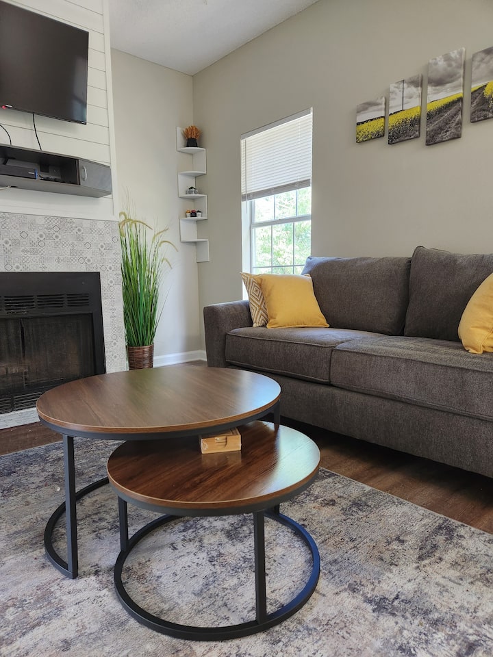 Stylish 1 Bdrm Condo. May Sleep 4. Just Off I10 - Pensacola, FL