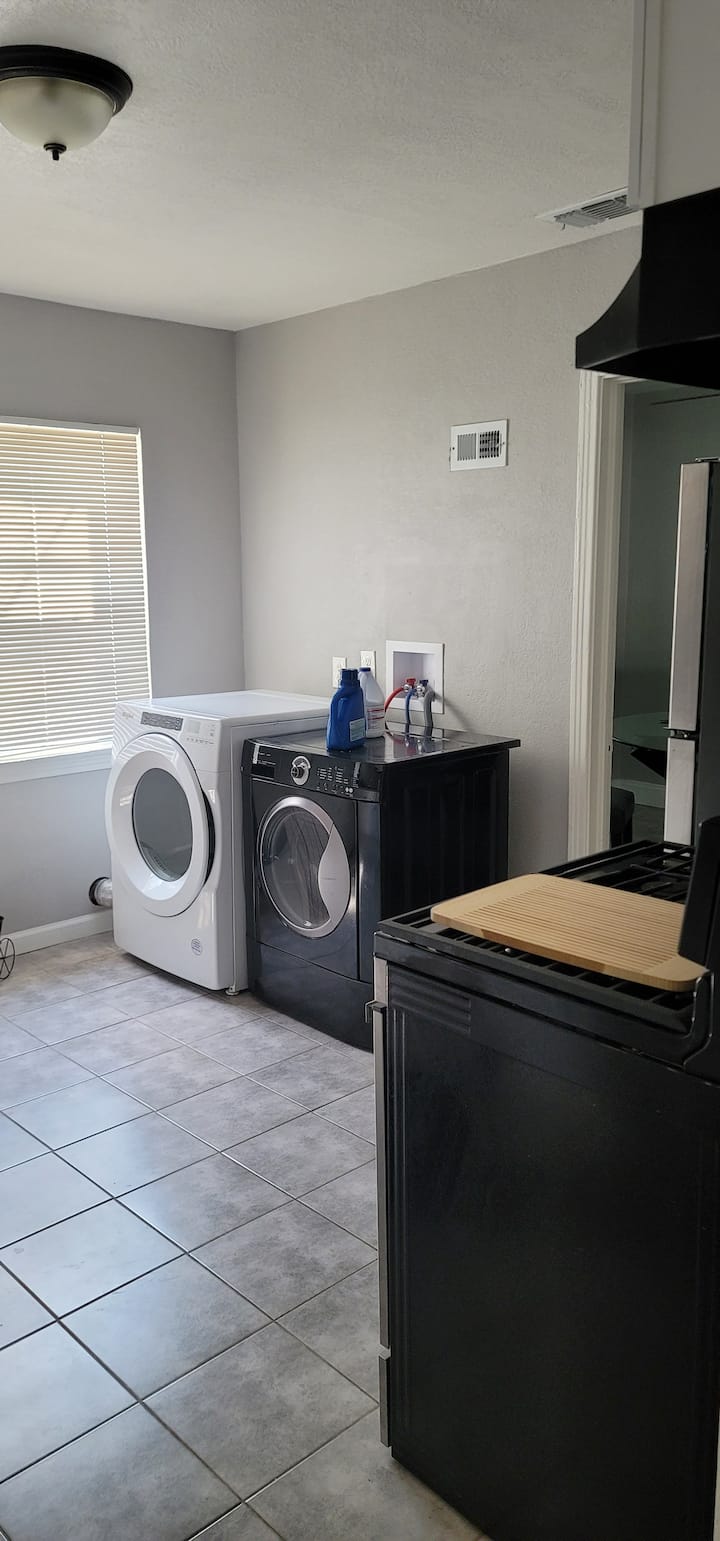 Cheerful 2 Bedroom Home - Lancaster, TX