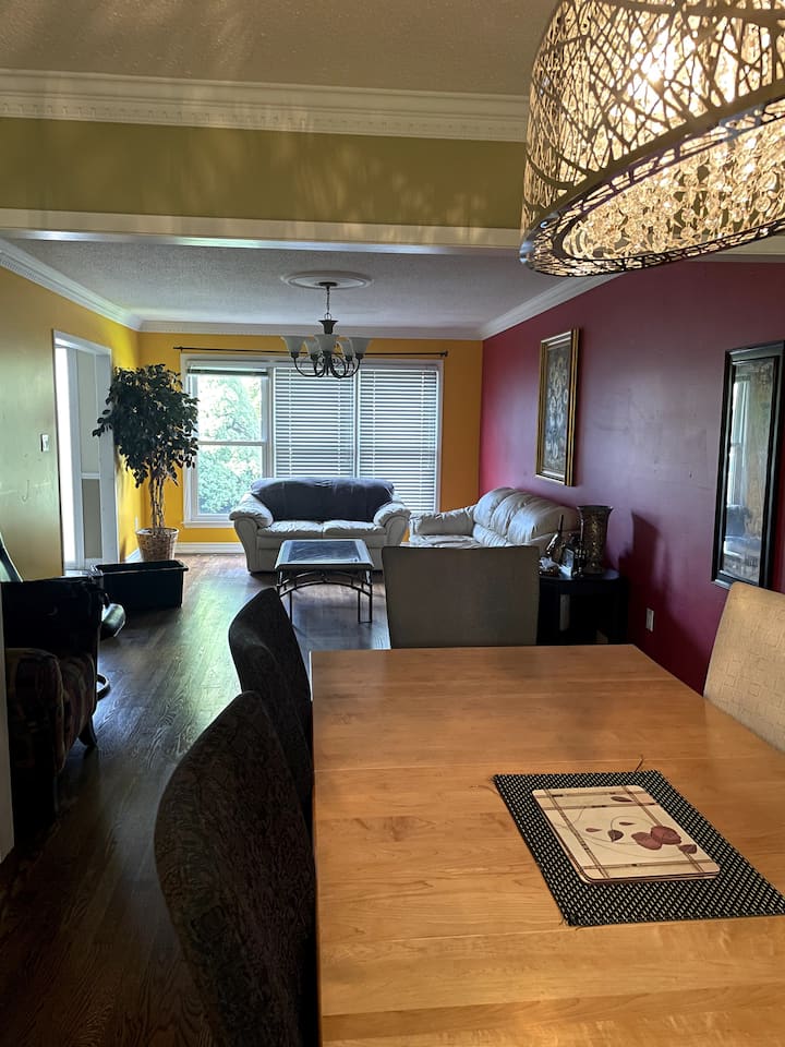 Warm & Inviting Home - Markham