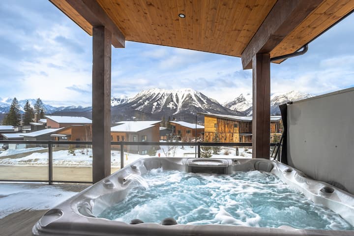 Luxury 4 Bdr Home | Hot Tub | Amazing Fireplace! - Fernie