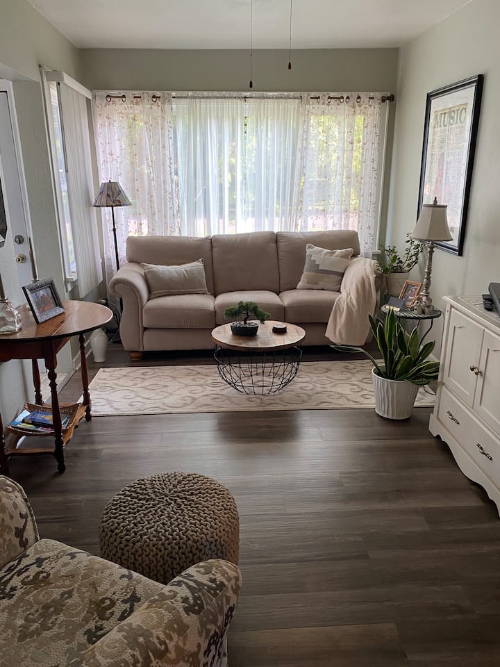 Cozy 1 Bedroom Home With Off Street Parking - Altoona, WI