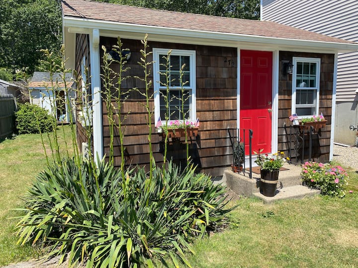Red Door Cottage - South Kingstown, RI