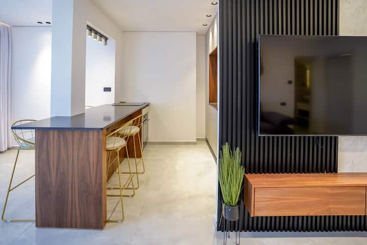 סוויטת יוקרה Almog בריכה פרטית עם זרמי מסאג׳ - Eilat