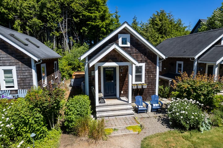 Seabrook Beach Cabin Hot Tub & Pet Friendly - Pacific Beach, WA