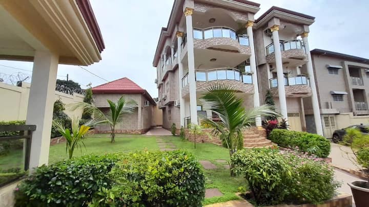 Cheerful 5 Bedroom Villa In Prime Location - Conakry