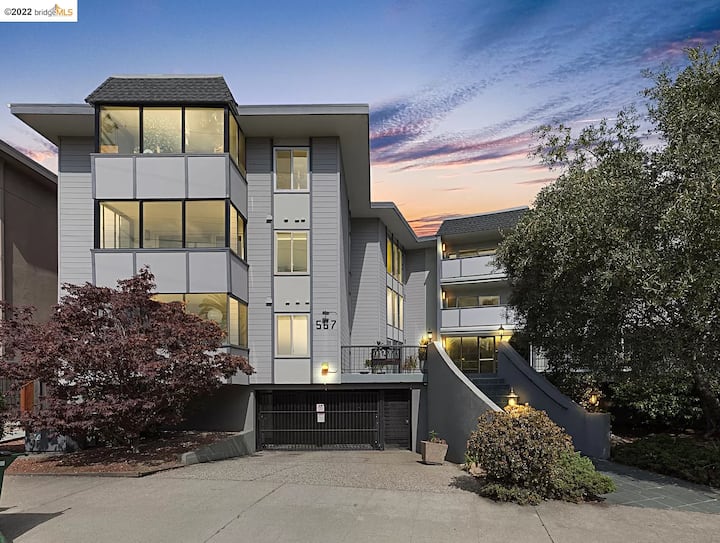 Piedmont Ave Retreat: King Bed & Secure Garage - Oakland, CA