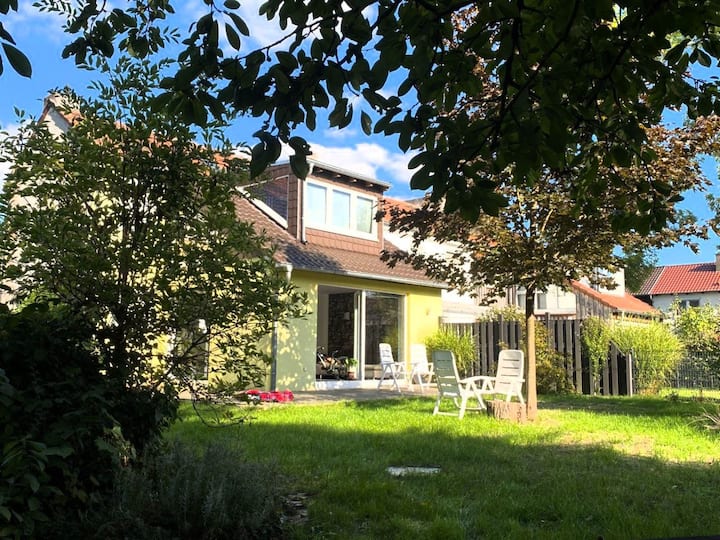 Lichtdurchflutetes Haus Mit Garten Zum Genießen - Frankfurt