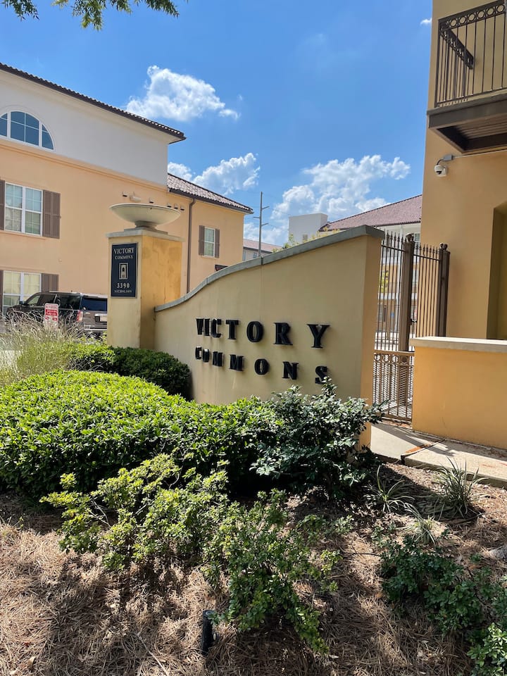 Lsu-across From Stadium . Private/gated Parking. - Baton Rouge, LA