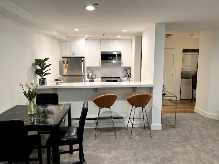 Lovely 1 Bedroom Condo With Indoor Laundry! - Sunnyvale, CA