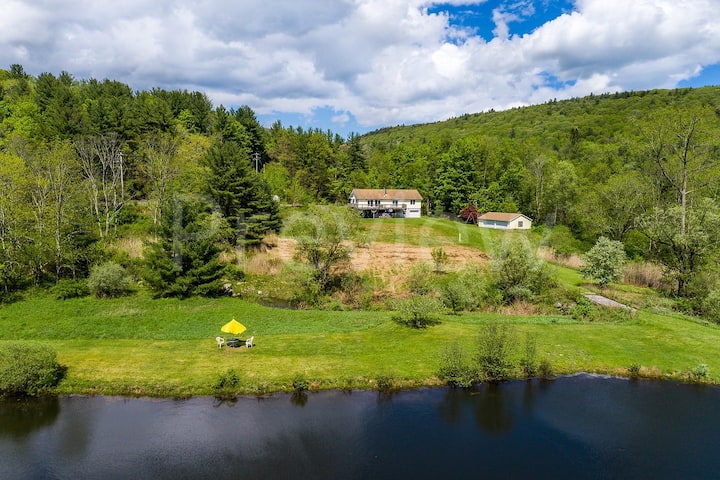 Tranquil 4-bedroom Aspen Like Cabin - Great Barrington, MA