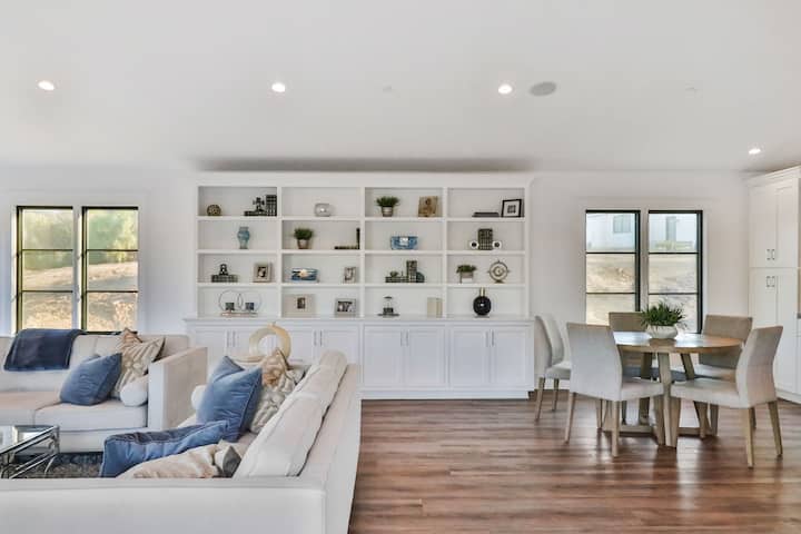 Sophisticated Pool House - Thousand Oaks, CA