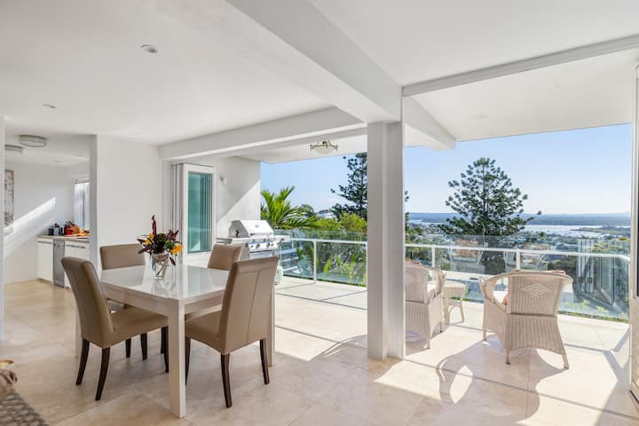 Picture Perfect Panoramic Views, Stroll To Beach - Noosaville