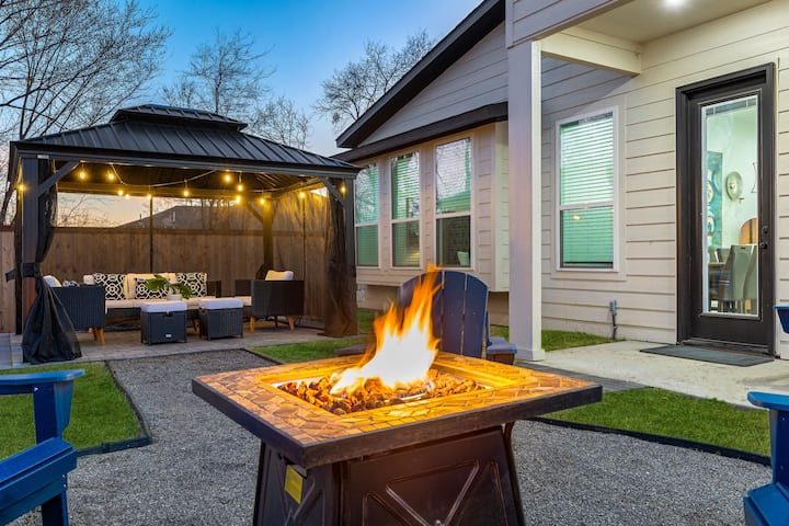 Luxe Dallas | Hot Tub/pool/arcade/bbq & Fireplace - Dallas, TX
