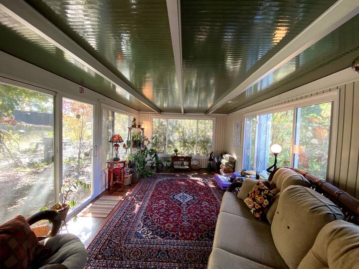 Scarlett House, 2 Bedroom With Yoga Room & Gardens - Knoxville, TN