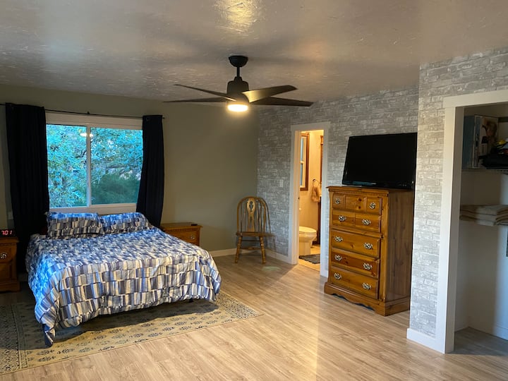Spacious And Bright Room & Attached Bath - Cherry Hill, Kaysville