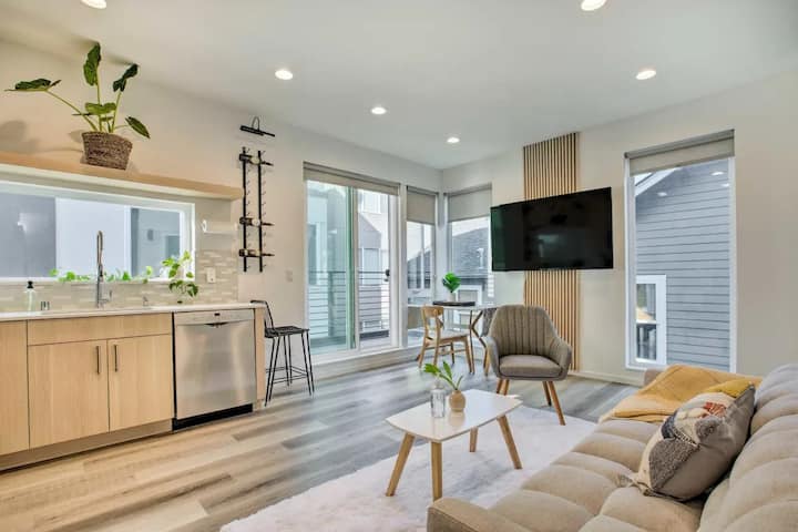 4-story Modern Townhouse For 6 In Seattle - Seattle