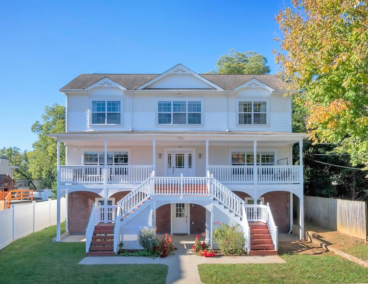 Long Street Cottage | 5 Bdrm/3.5 Bath - Charlottesville, VA