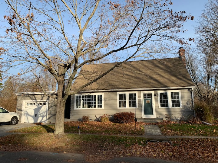 Cozy 2-bedroom Cape In Saybrook Center - Old Saybrook, CT