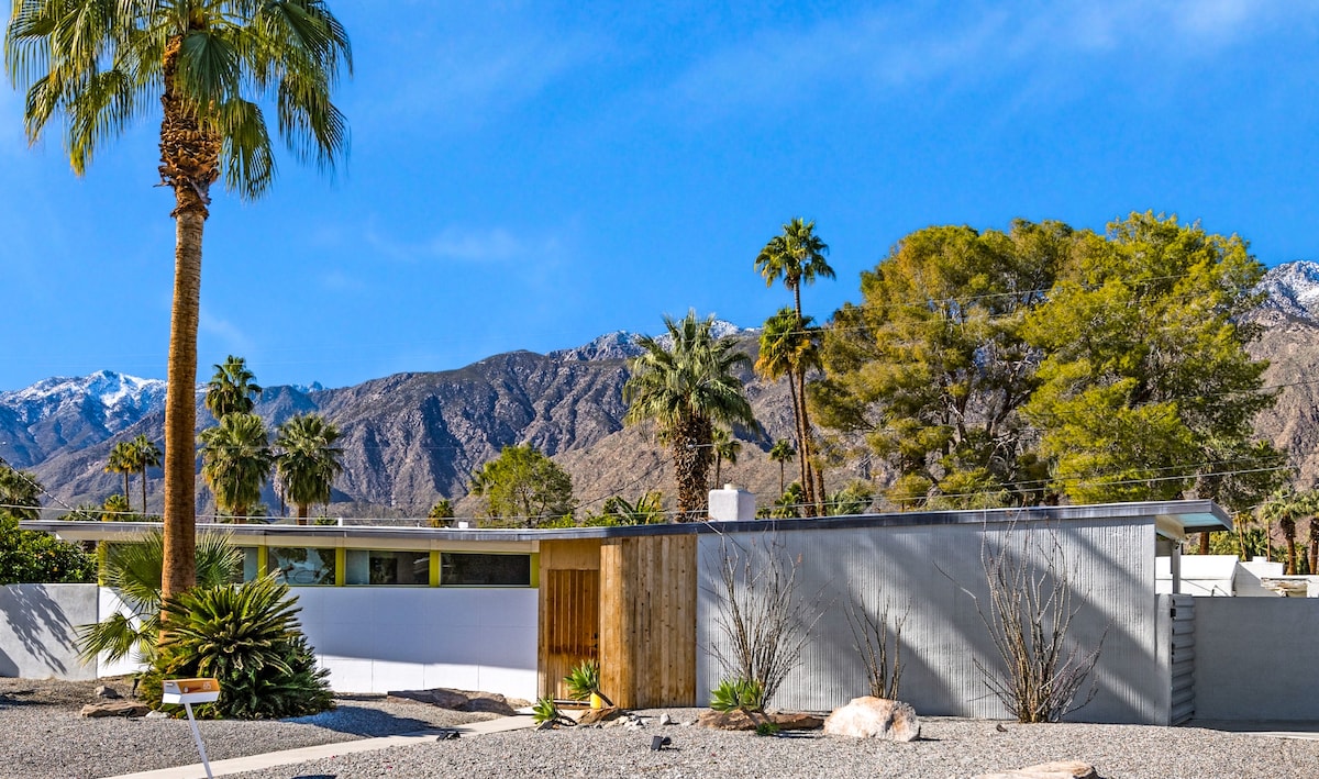 Mid-Century Palm Springs | Pool & Mountain Views - Houses for Rent in ...