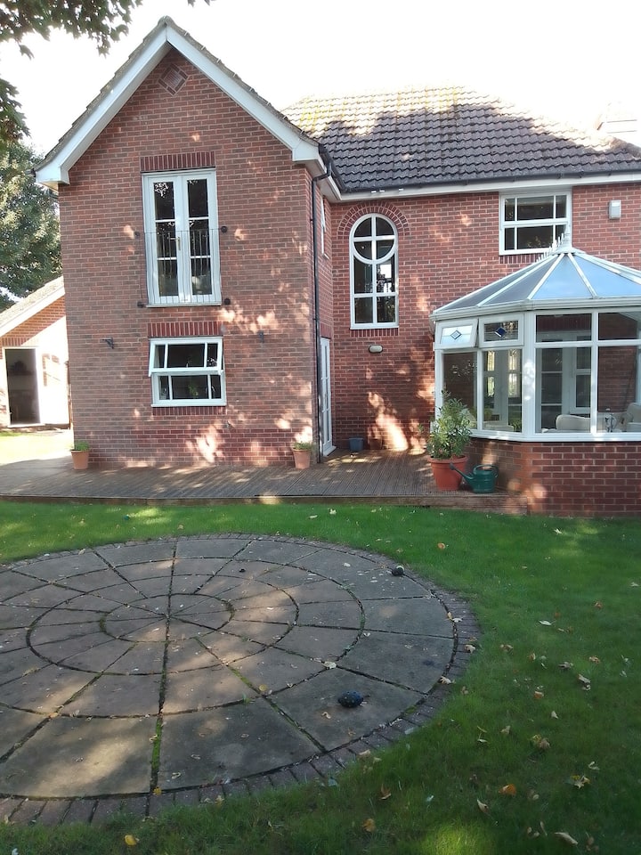 Cheerful Executive Home Close To Town - Banbury