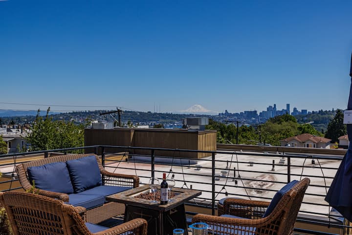 Incredible Views,  Luxe Townhome, Private Garage - Seattle, WA