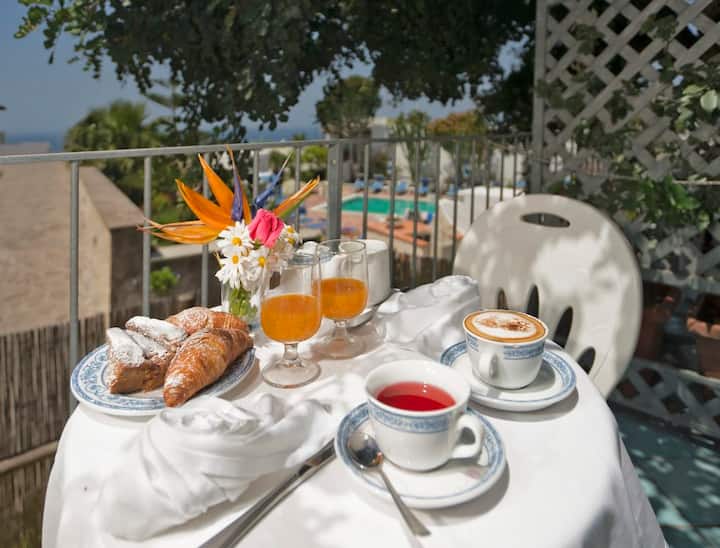 Ischia,  5 Min. De La Mer Avec Le Petit-déjeuner. - Forio