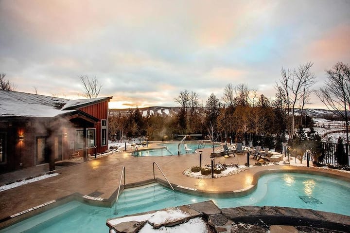 Blue Mountain Condo With Spa Area - Collingwood