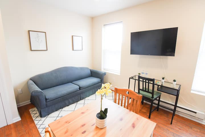 2 Bed/ 1 Bath 2nd Floor Apt In Strawberry Mansion - Bucks County, PA