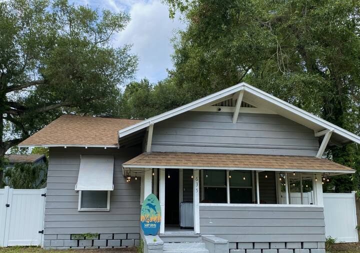 Cozy Bungalow 5 Minutes From Downtown St Pete! - St. Petersburg, FL