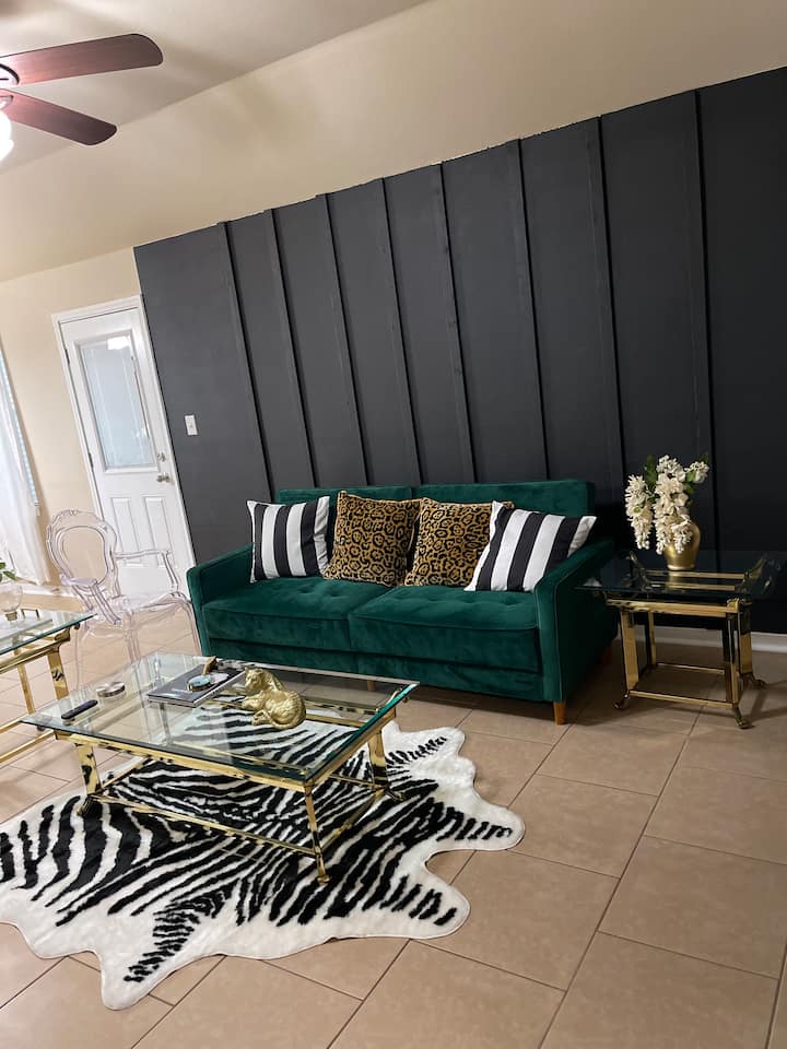 Contemporary Living One Of A Kind Space! - Killeen, TX