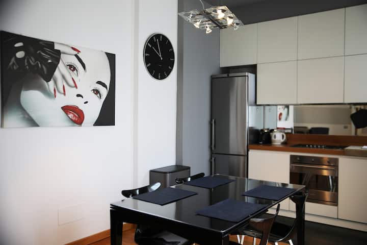 2 Camere Da Letto, Salotto Living Con Cucina E Box - San Donato Milanese