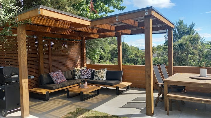 Lax Out At Lake Taupo - Taupo